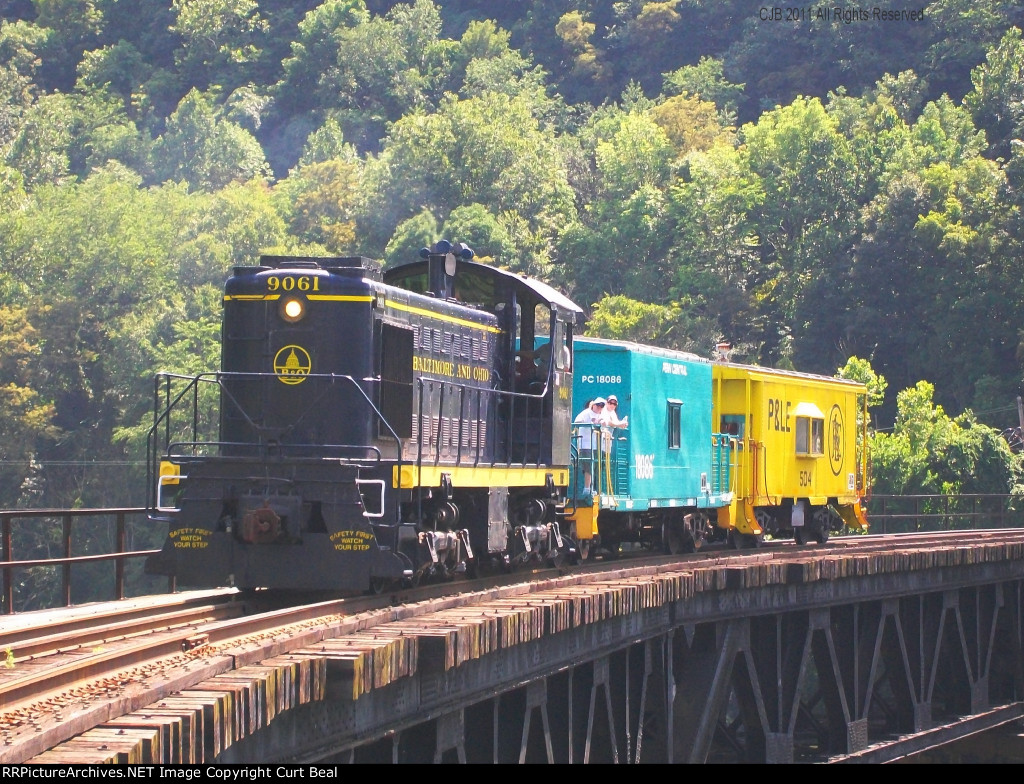 B&O 9061 on Greene Junction Bridge